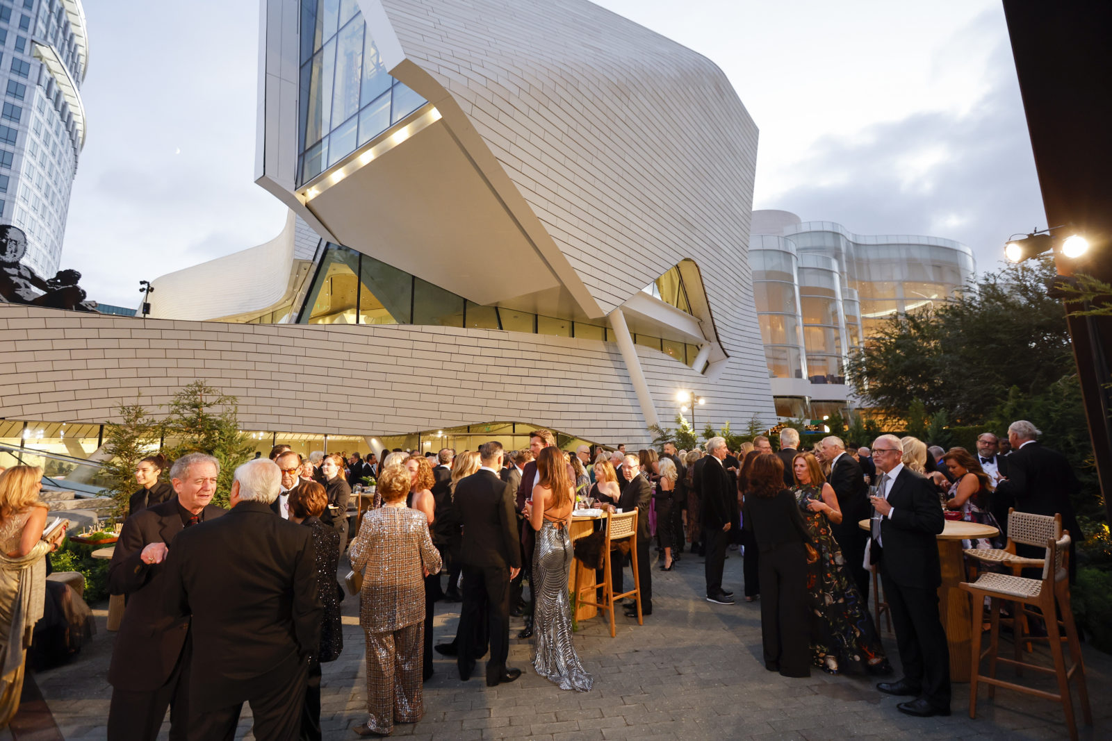 South Coast Plaza Celebrates OCMA and the Arts – South Coast Plaza